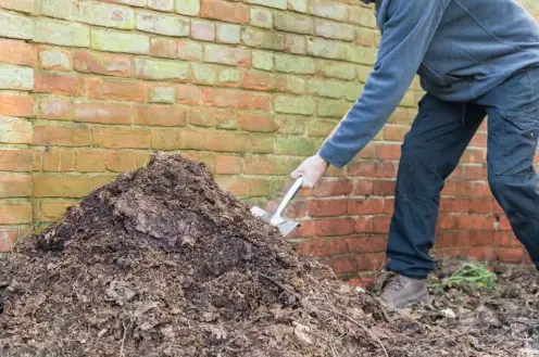 HOW TO STORE YOUR MATURE COMPOST? 4 WAYS TO KEEP IT BUT ALSO IMPROVE IT ...