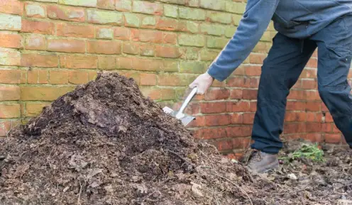 HOW TO MAKE A COMPOST PILE IN THE GARDEN IN A FEW EASY STEPS? – Plants ...
