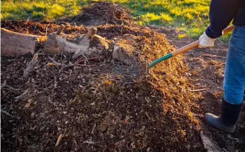 HOW TO MAKE A COMPOST PILE IN THE GARDEN IN A FEW EASY STEPS? – Plants ...